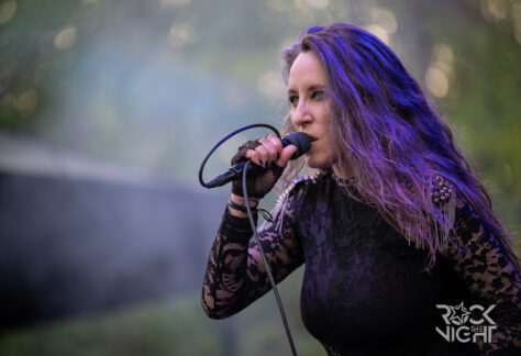 Bastille се завръщат с нов сингъл, гледайте "Distorted Light Beam" тук