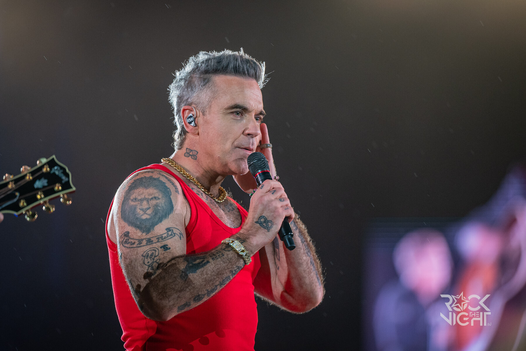 Robbie Williams отложи издаването на новия си албум „Britpop“ за ...